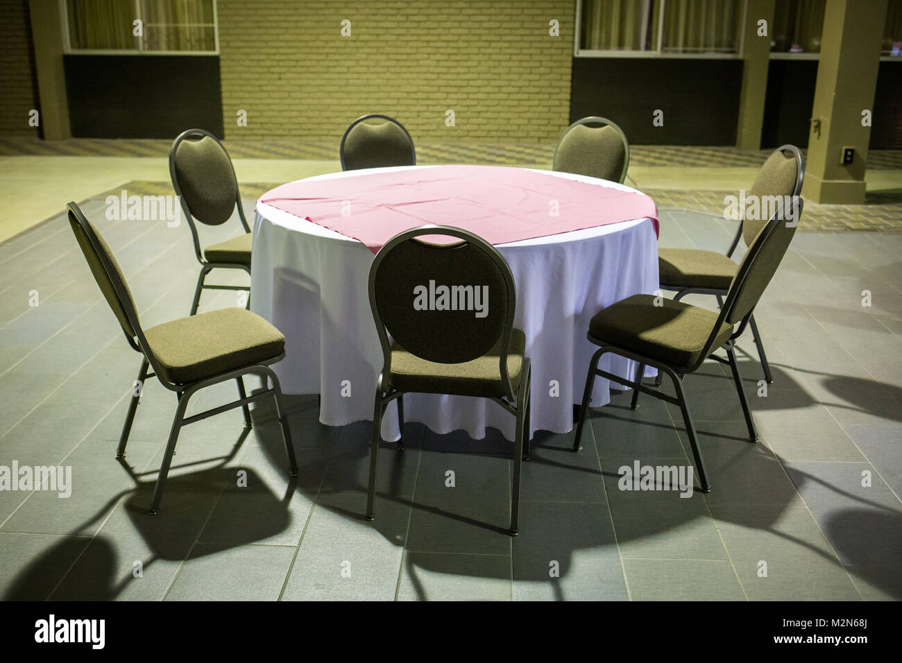 Empty round table ready for dining with white cloth Stock Photo - Alamy