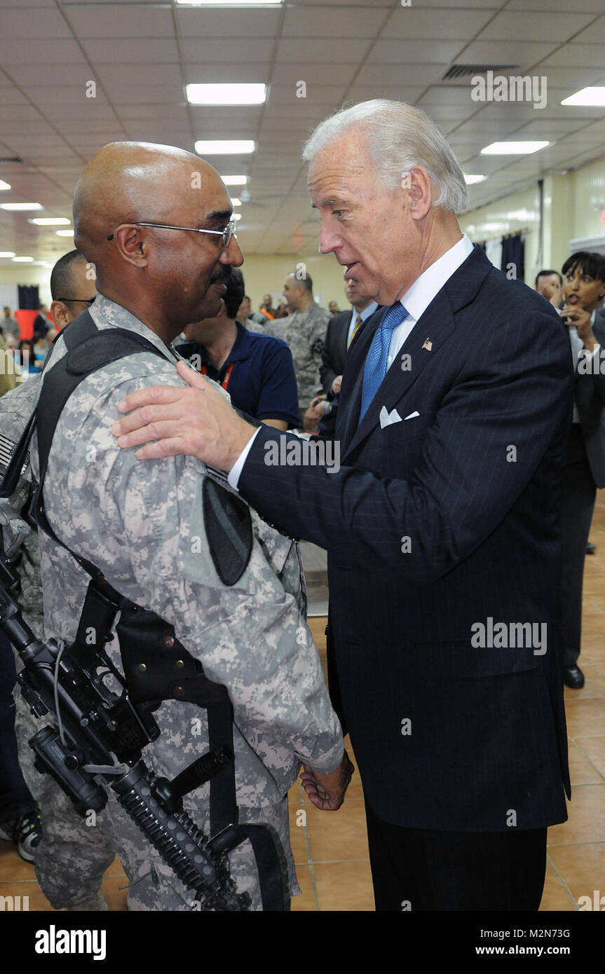 VP Joe Biden talks to MPAD commander by 1st Armored Division and Fort ...