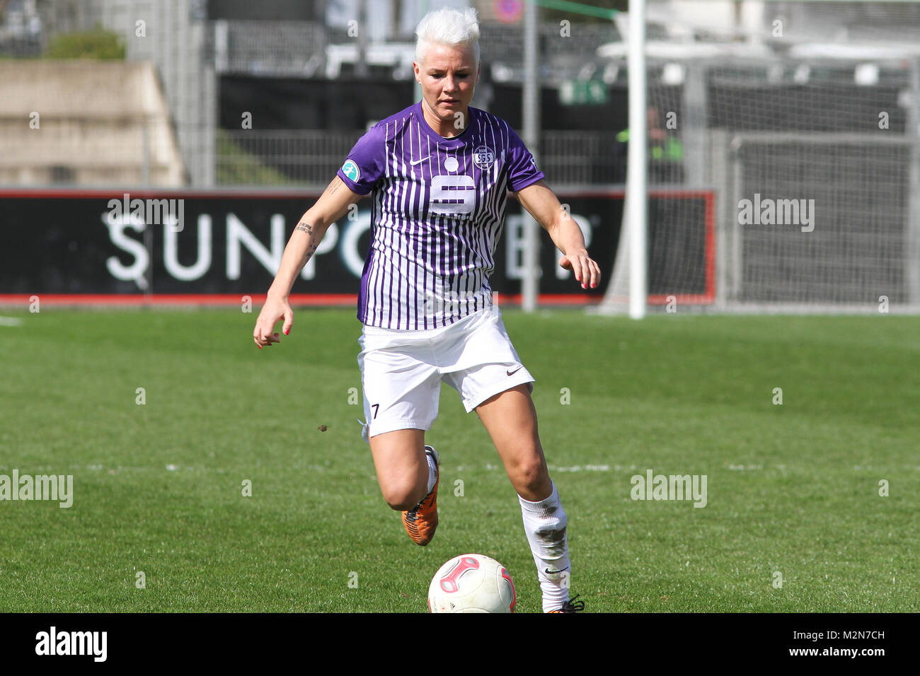 Sarah essen hi-res stock photography and images - Alamy