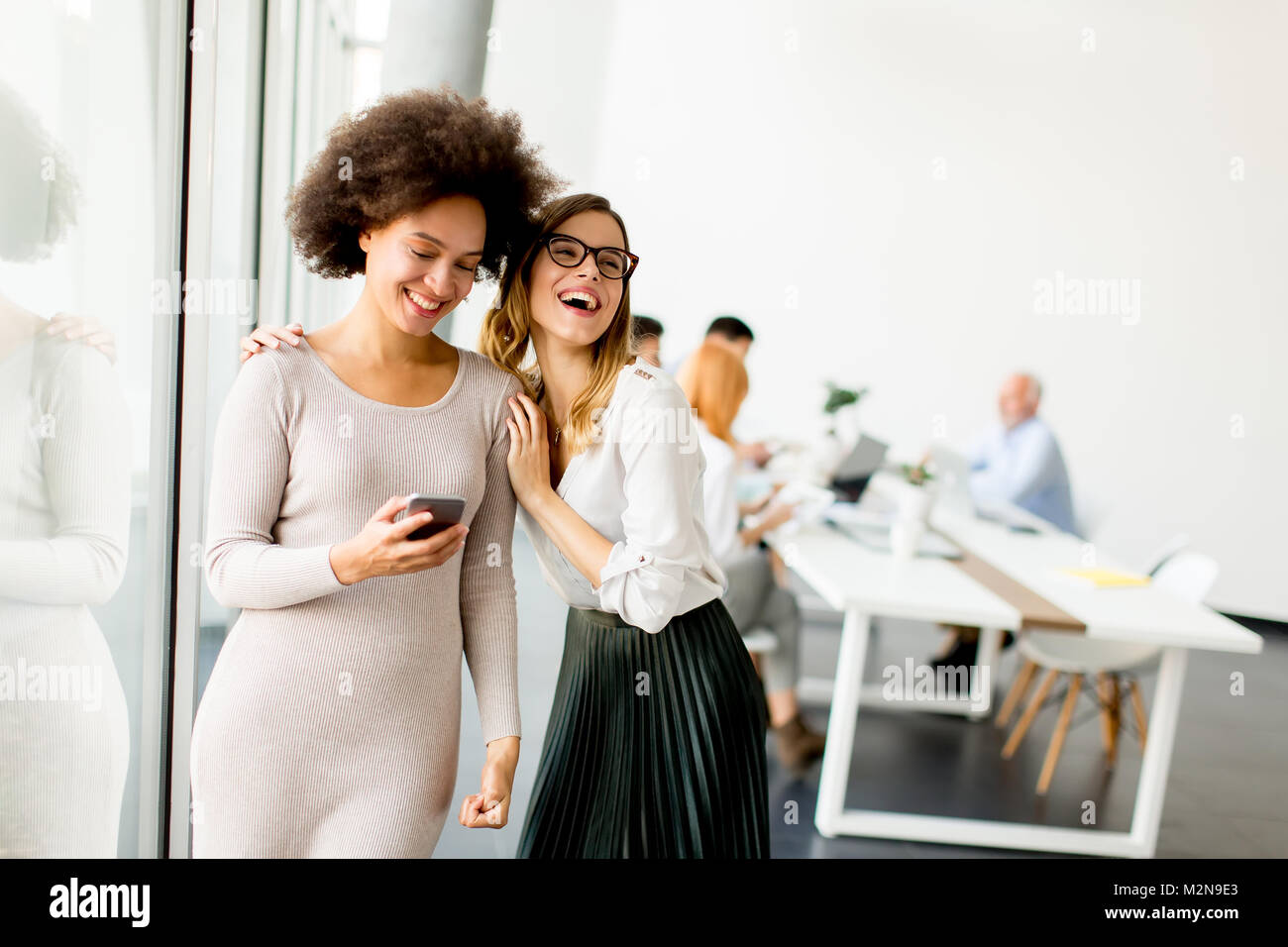 Woman with moble phone hi-res stock photography and images - Alamy