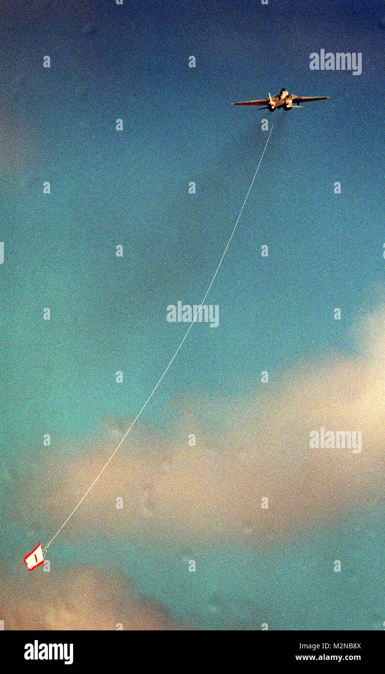 010401-N-0295M-002 ABOARD USS CONSTELLATION (Apr. 1, 2001) -- A F-14D ...