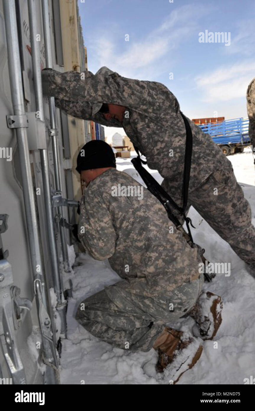 Spc Christopher Nicely of Richmond Hill, GA, (left) and Spc Andy Salemi ...