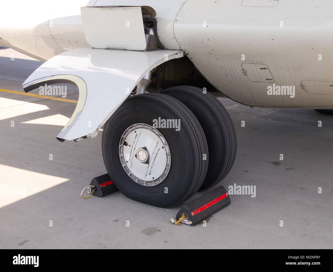 ATR 72 aircraft Chassis Stock Photo - Alamy