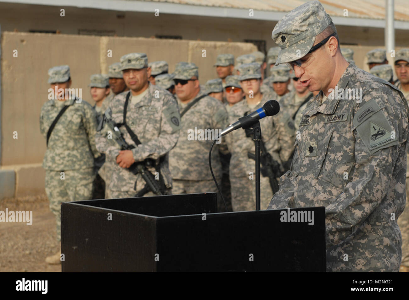 Giving a speech by 1st Armored Division and Fort Bliss Stock Photo - Alamy