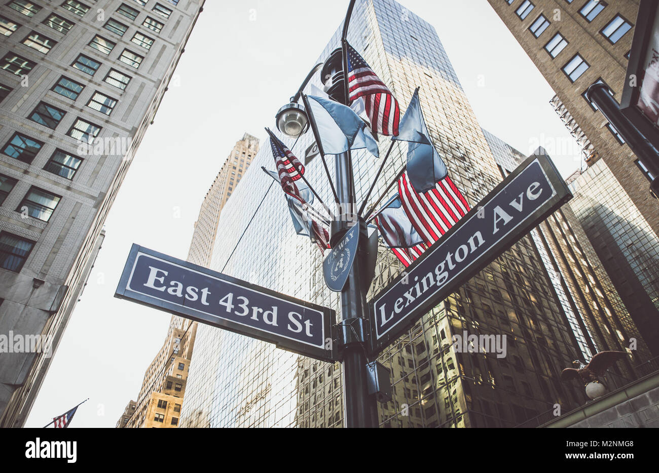 Lexington avenue and east 43rd street intersection Stock Photo - Alamy