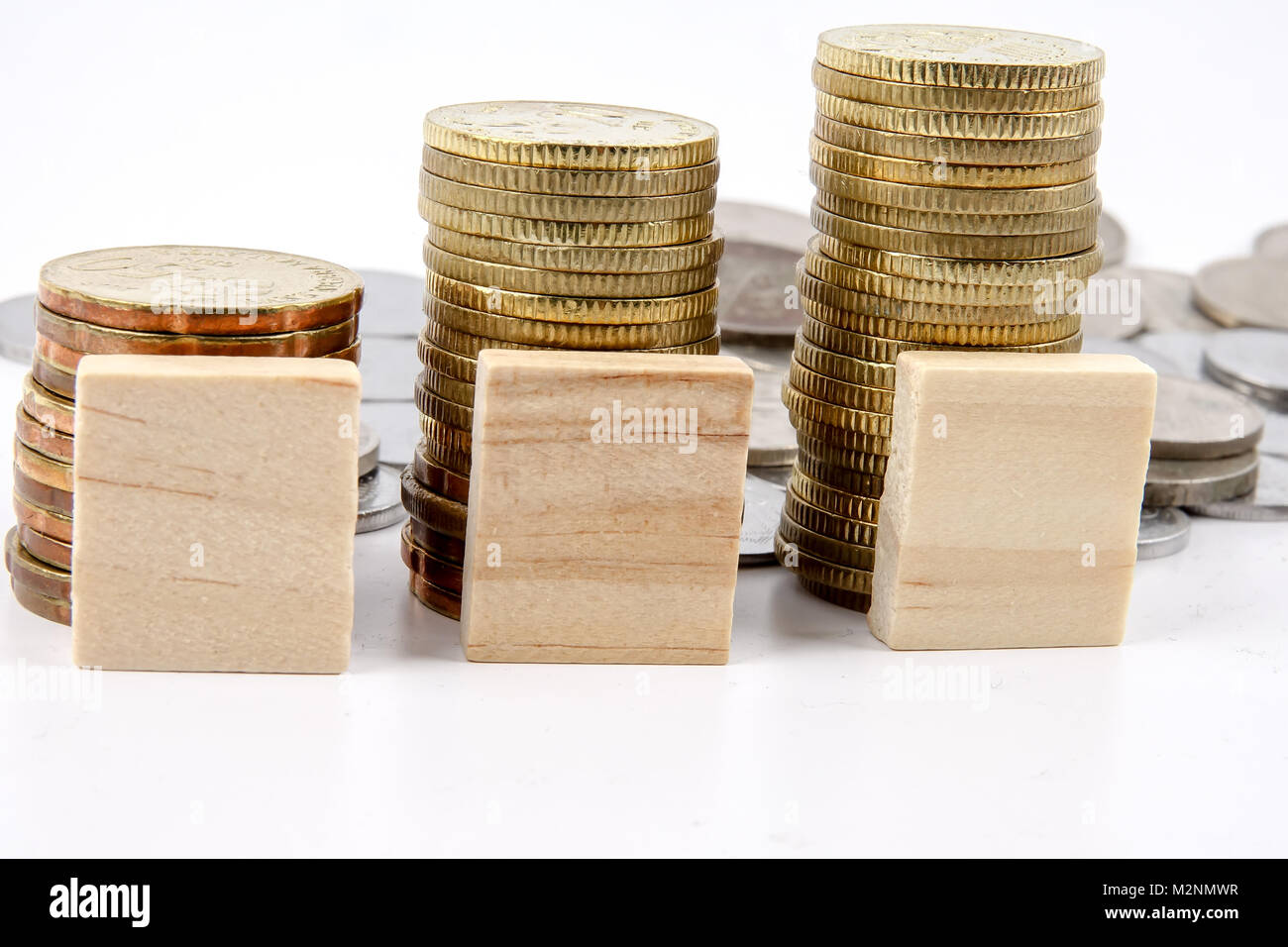 BUSINESS CONCEPT: Coins and wooden plate Stock Photo - Alamy