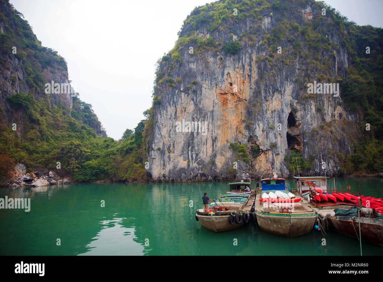 Bai Tu Long Bay Stock Photo - Alamy