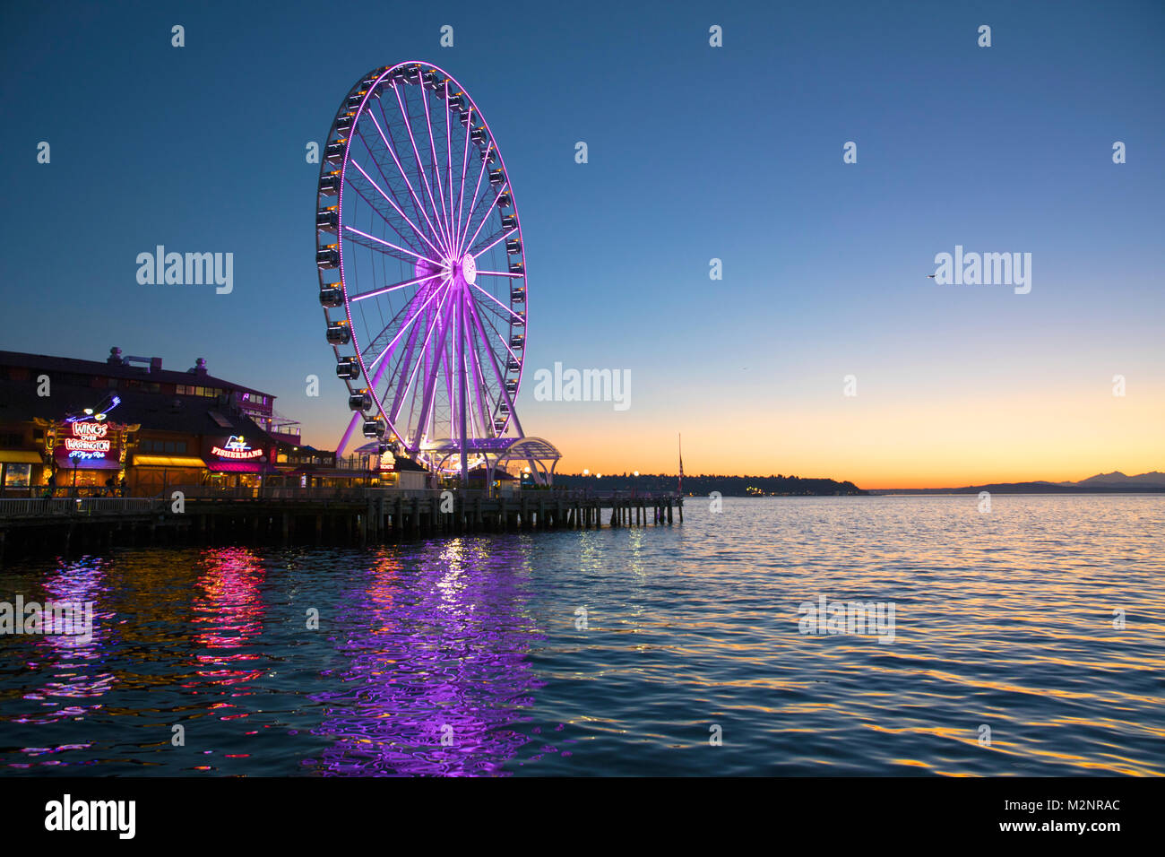 Seattle waterfront at night hi-res stock photography and images - Alamy