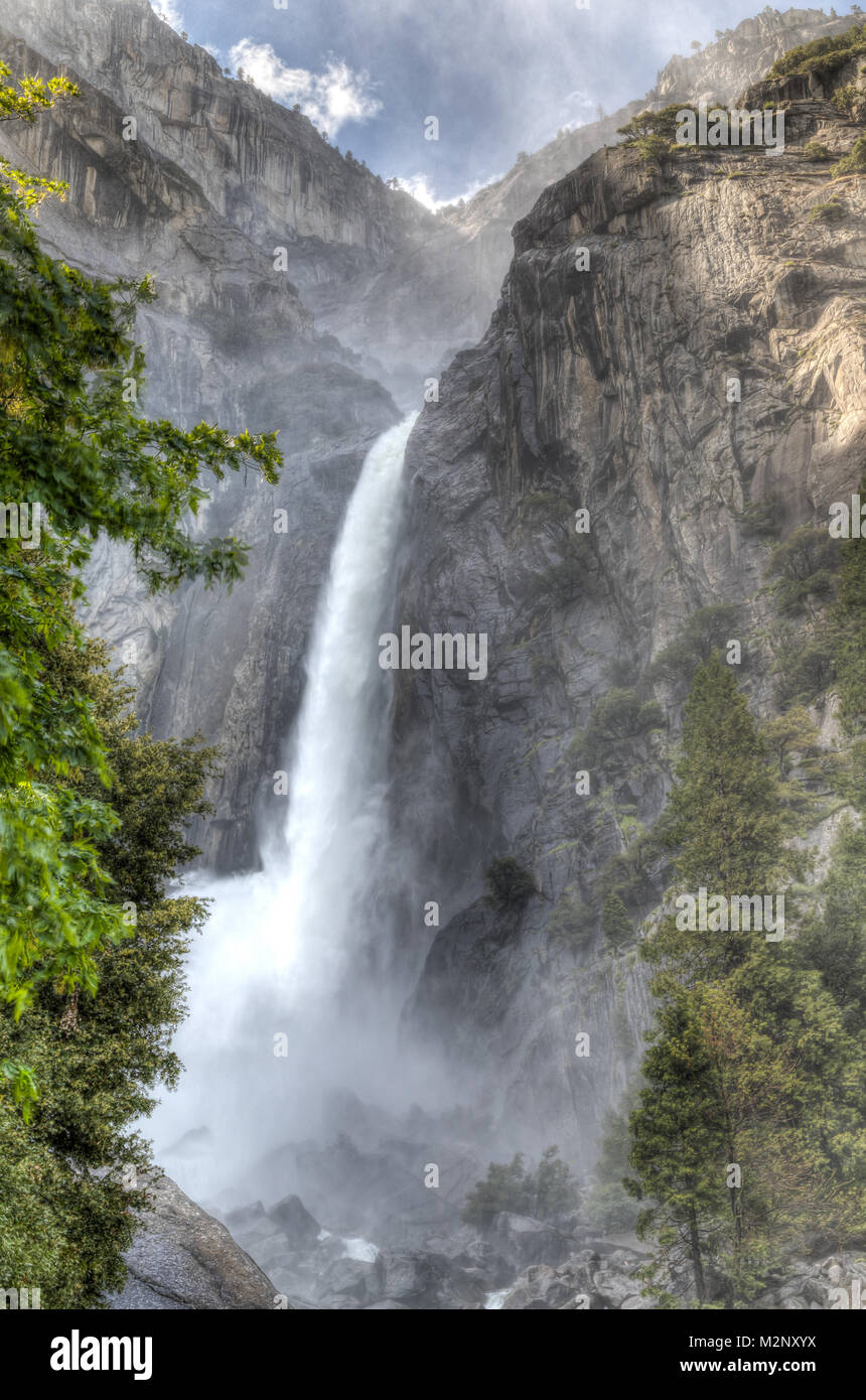 Yosemite waterfalls visitors hi-res stock photography and images - Alamy