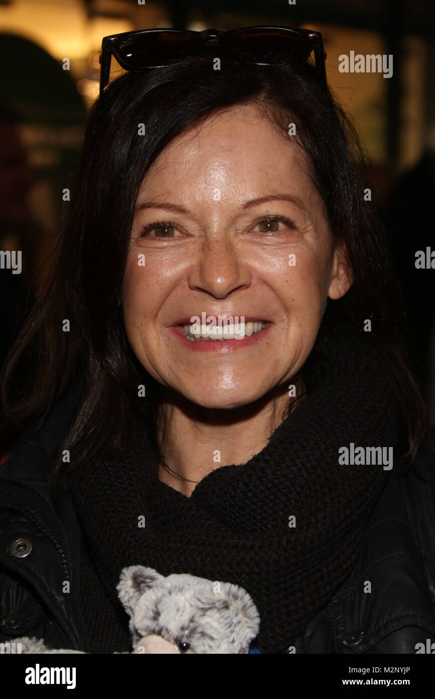 Angela Roy, 20 Jahre Leuchtfeuer Teddybaeren Charity Aktion ...