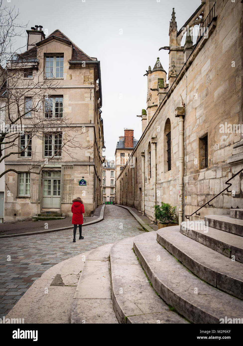 Characteristic stone paved alley of the Latin district in Paris Stock ...