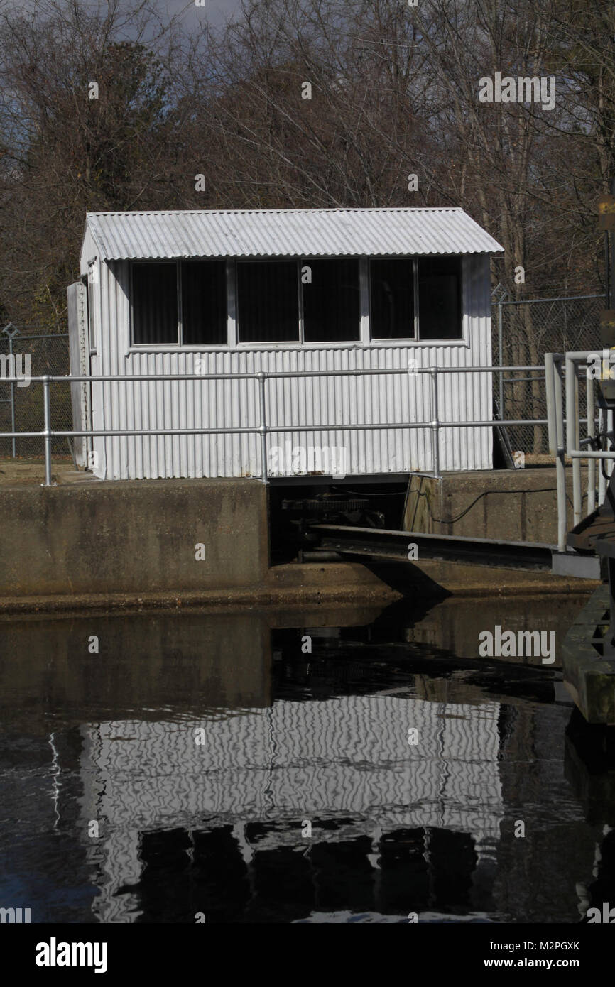 The Deep Creek Lock in Chesapeake, Va., sits idle as workers fix steel ...
