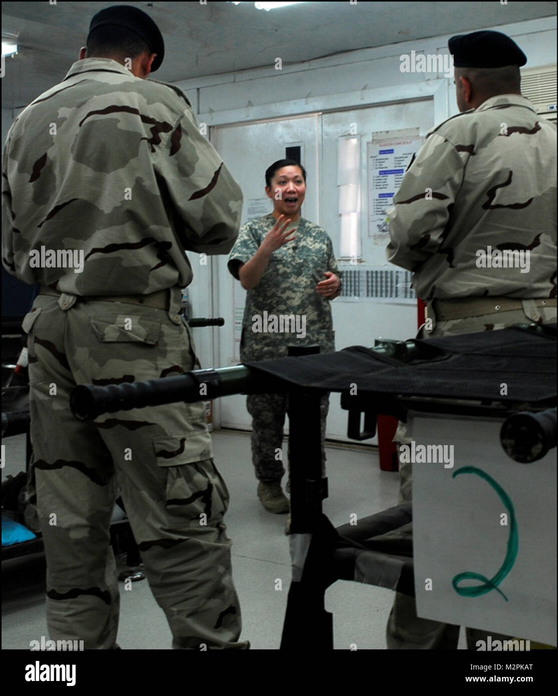 Explaining trauma operations to Iraqi Army Soldiers by United States ...