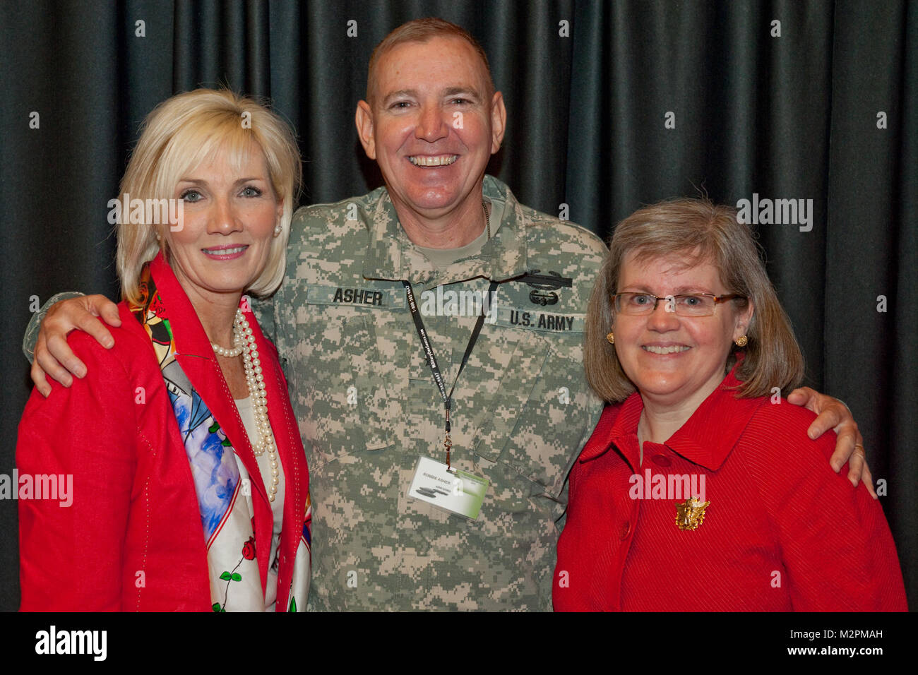Photo with Holly Petraeus 002 by Oklahoma National Guard Stock Photo ...