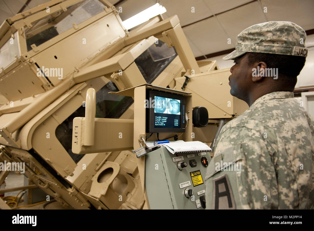ESGR Boss Lift 04 11 020 by Oklahoma National Guard Stock Photo - Alamy