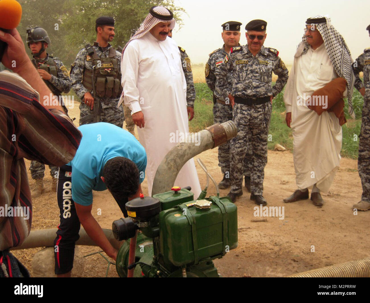Officers with the 4th Iraqi Federal Police Division and local elders ...