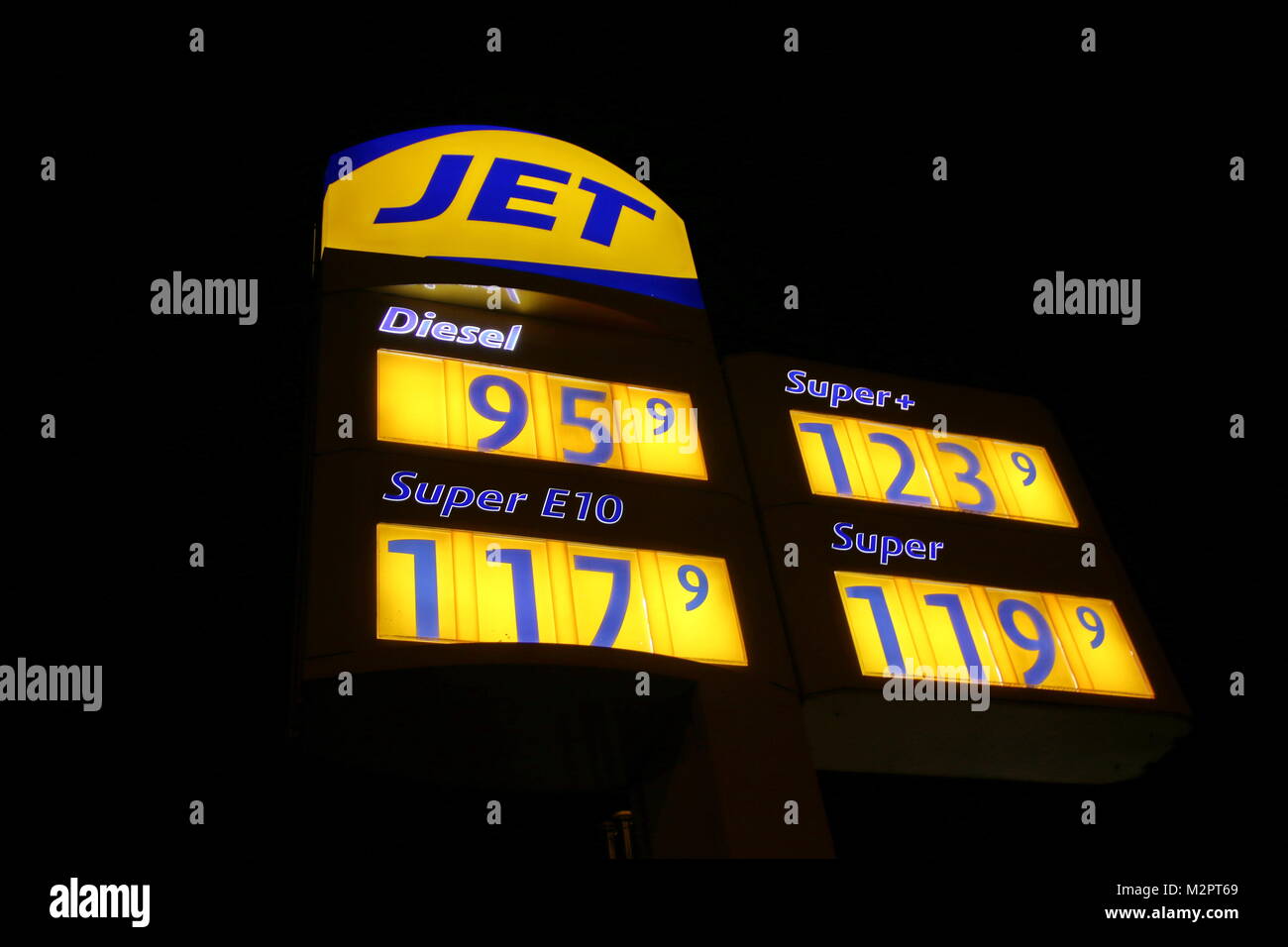 Tankstelle Deutschland Stock Photos & Tankstelle Deutschland Stock ...