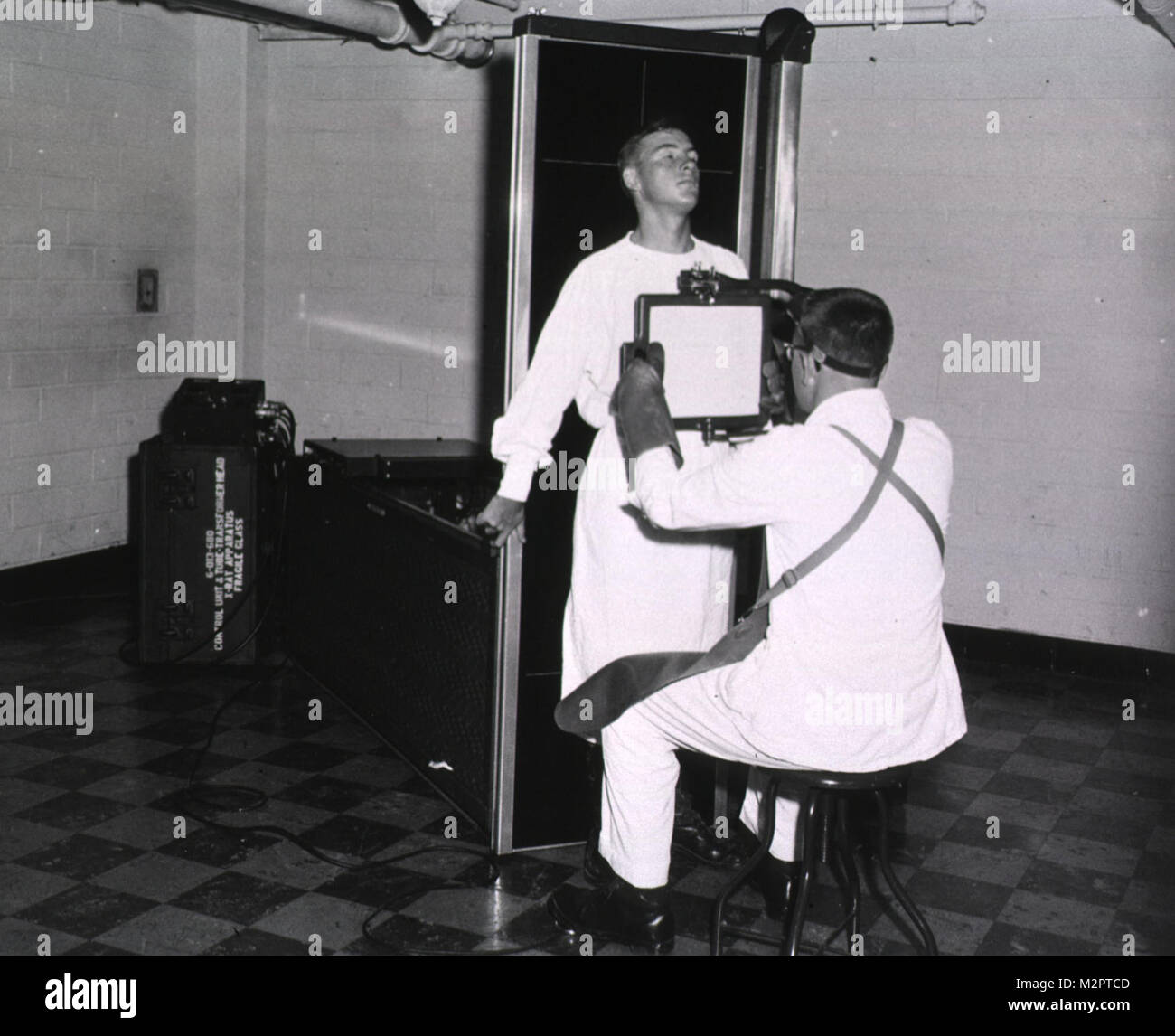 Mobile field X-Ray unit photographed by Cpl. Bell. Brooke Army Medical ...