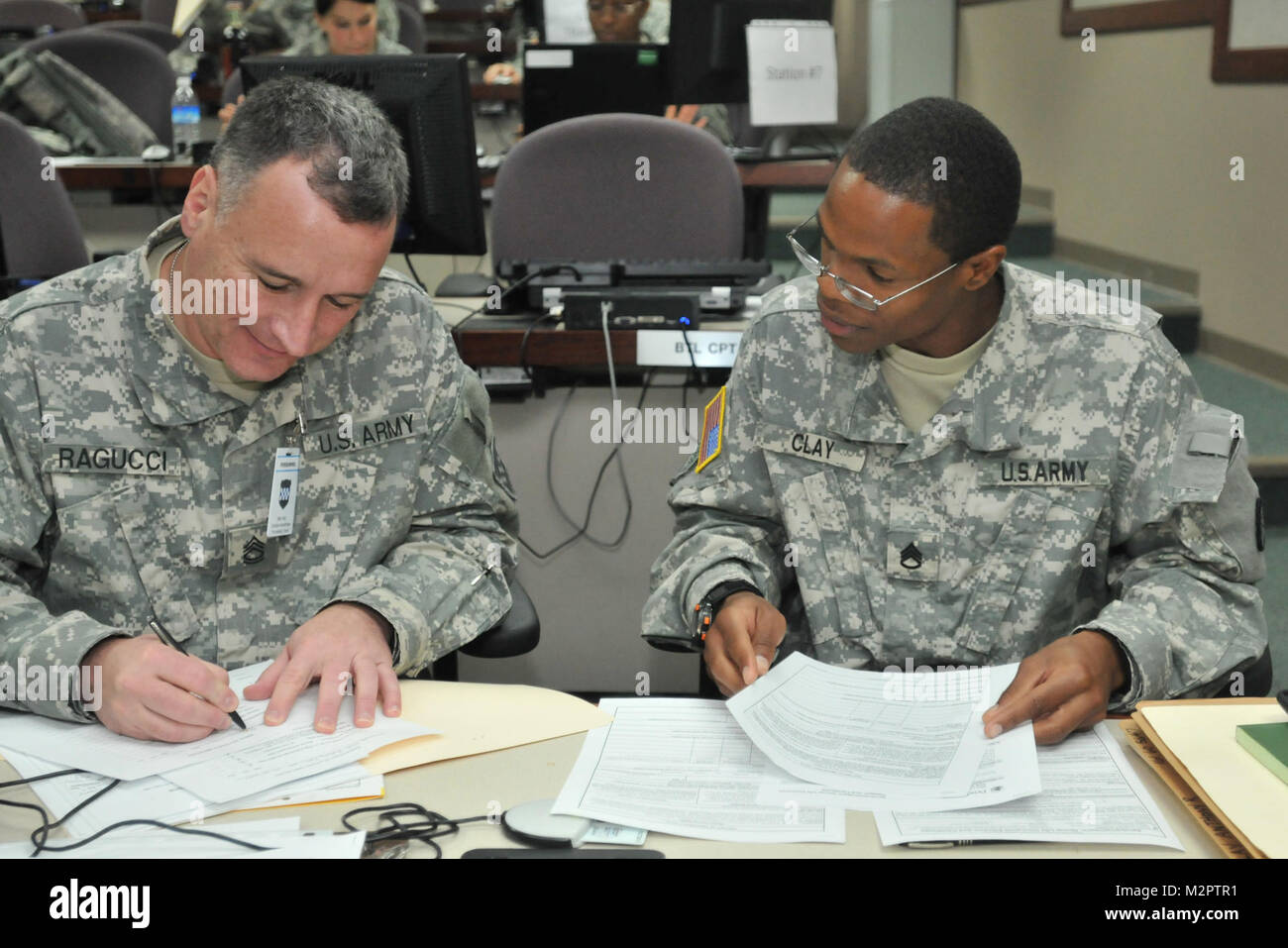 Soldier readiness review hi-res stock photography and images - Alamy