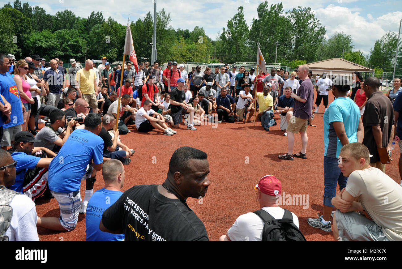 Members of the 501st Special Troops Battalion participate in ...