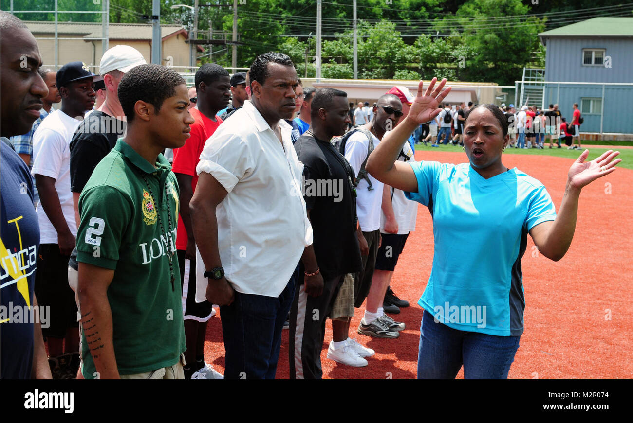 Members of the 501st Special Troops Battalion participate in ...
