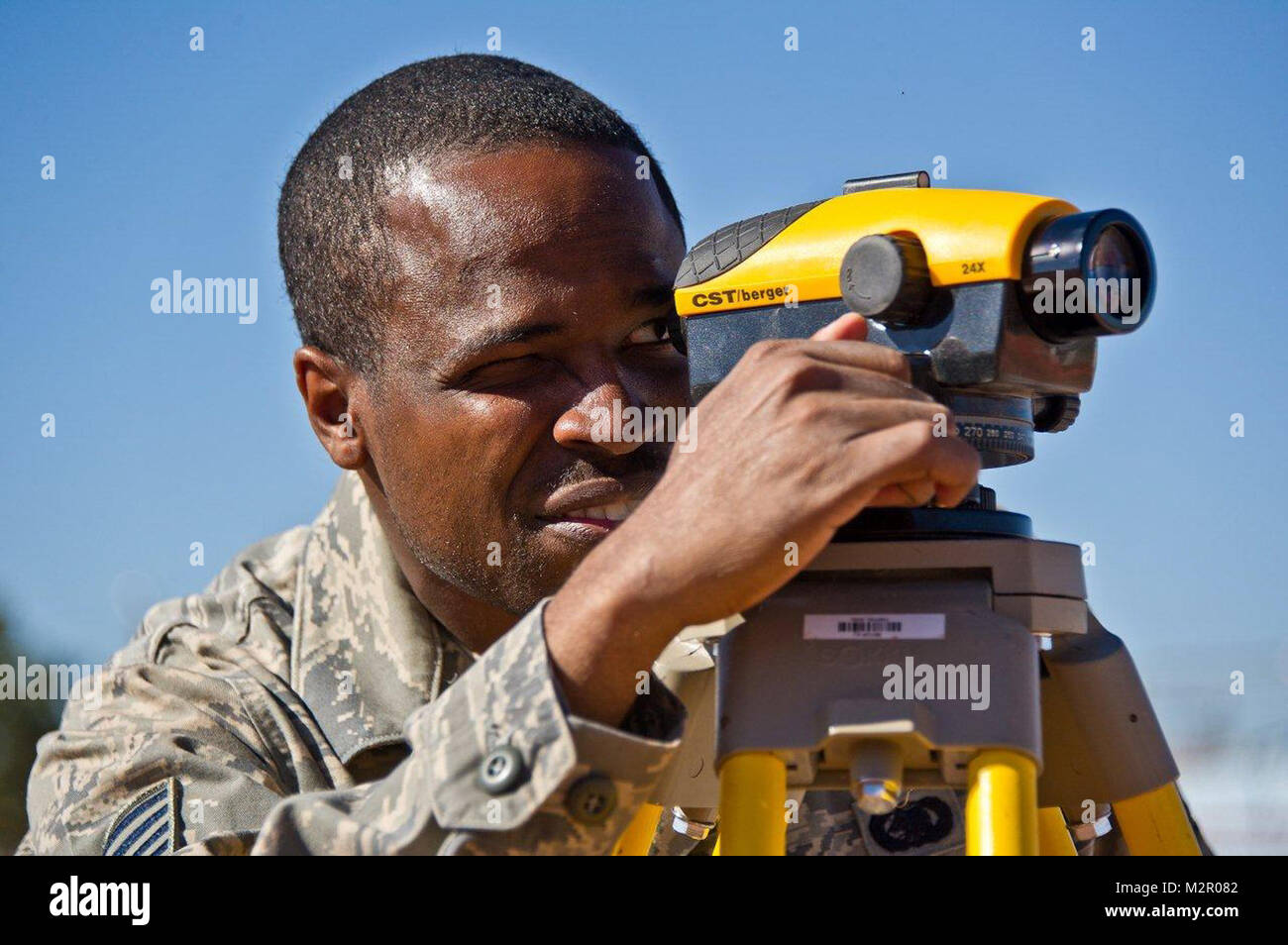 Taking measurements by Georgia National Guard Stock Photo - Alamy