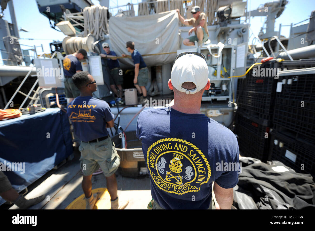 110708-N-EF447-019: ROTA, Spain (July 8, 2011) - Navy Divers test and ...