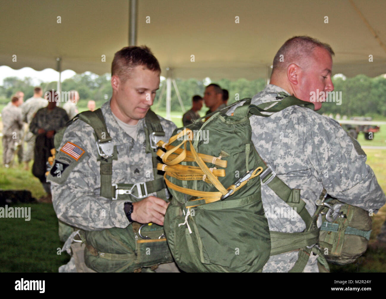 Chute packing hi-res stock photography and images - Alamy