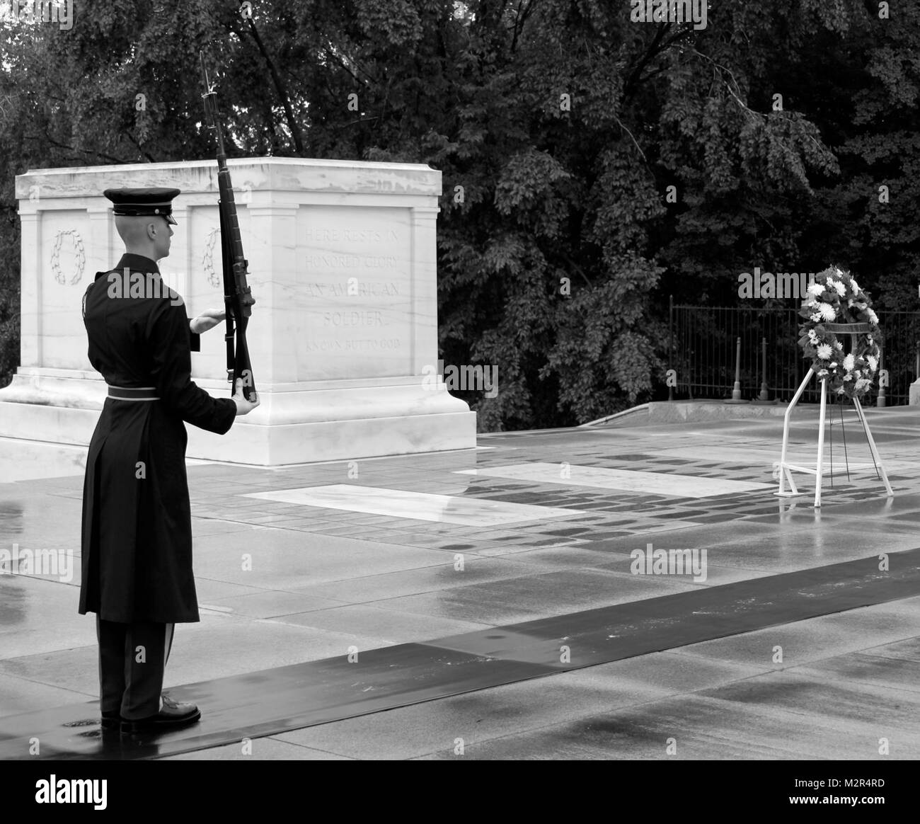 A Tomb Sentinel guards Tomb of the Unknowns in Arlington National ...