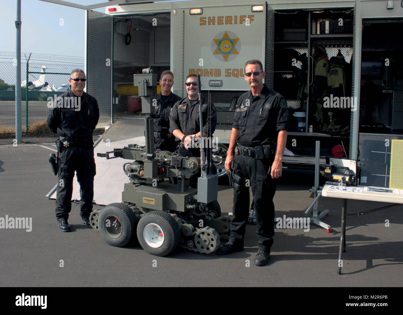 Fbi bomb squad hi-res stock photography and images - Alamy