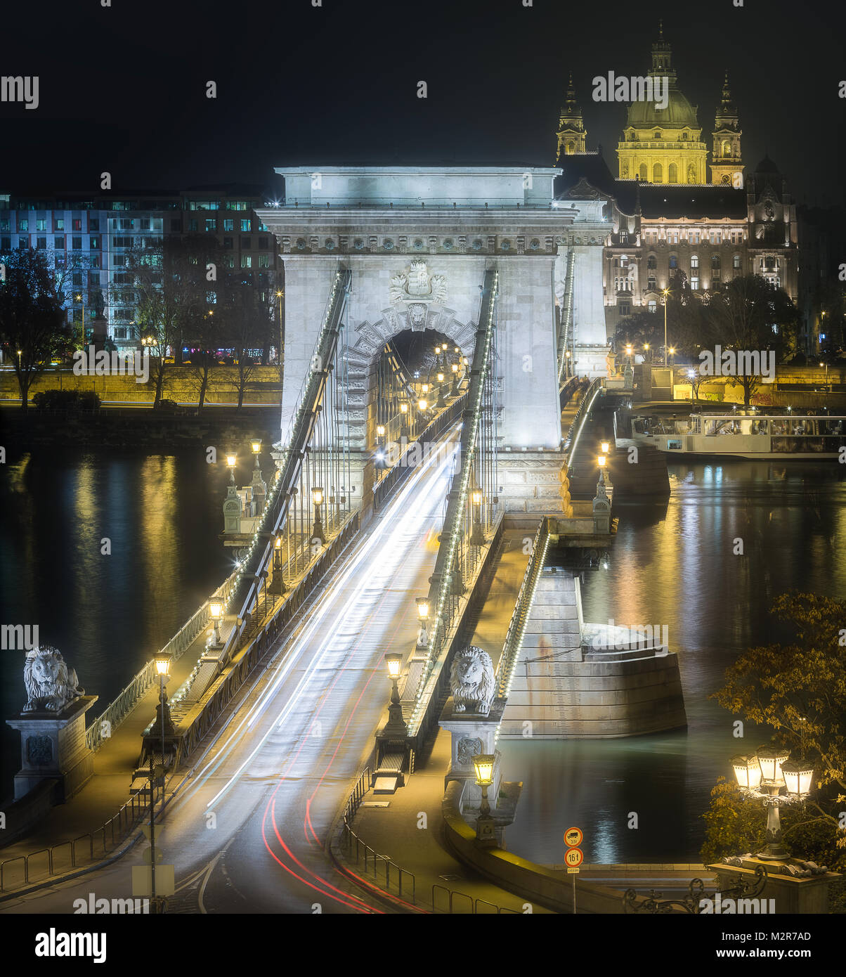 View of Chain Bridge at night, Budapest, Hungary Stock Photo - Alamy
