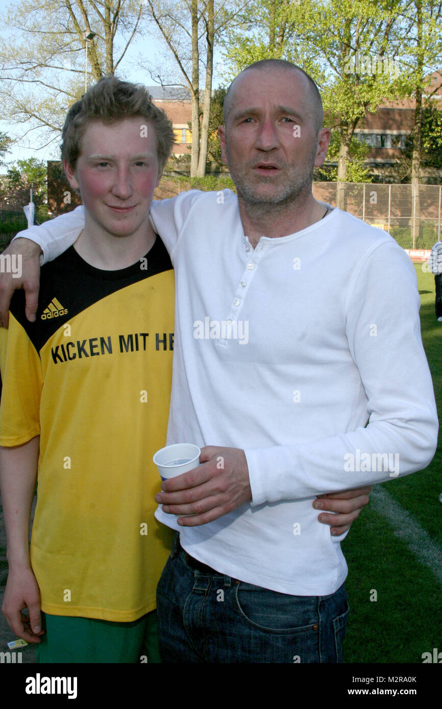 Peter lohmeyer at kicken mit herz hi-res stock photography and images ...