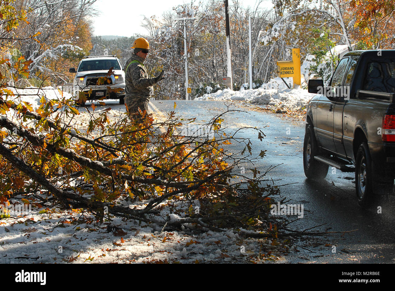 Soldiers from the 379th Engineer Company, 101st Engineer Battalion ...