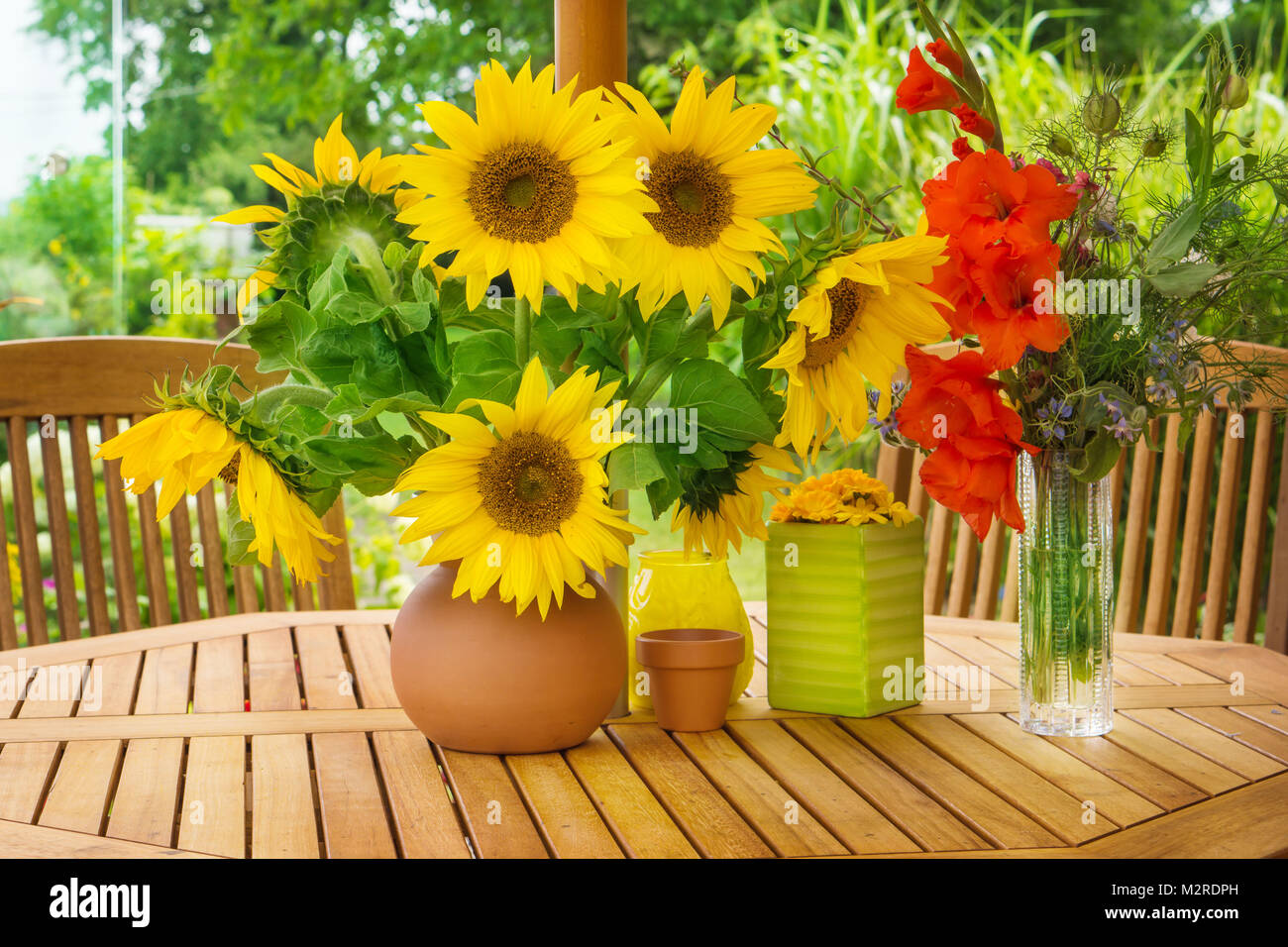 Sunflowers on the table hi-res stock photography and images - Alamy