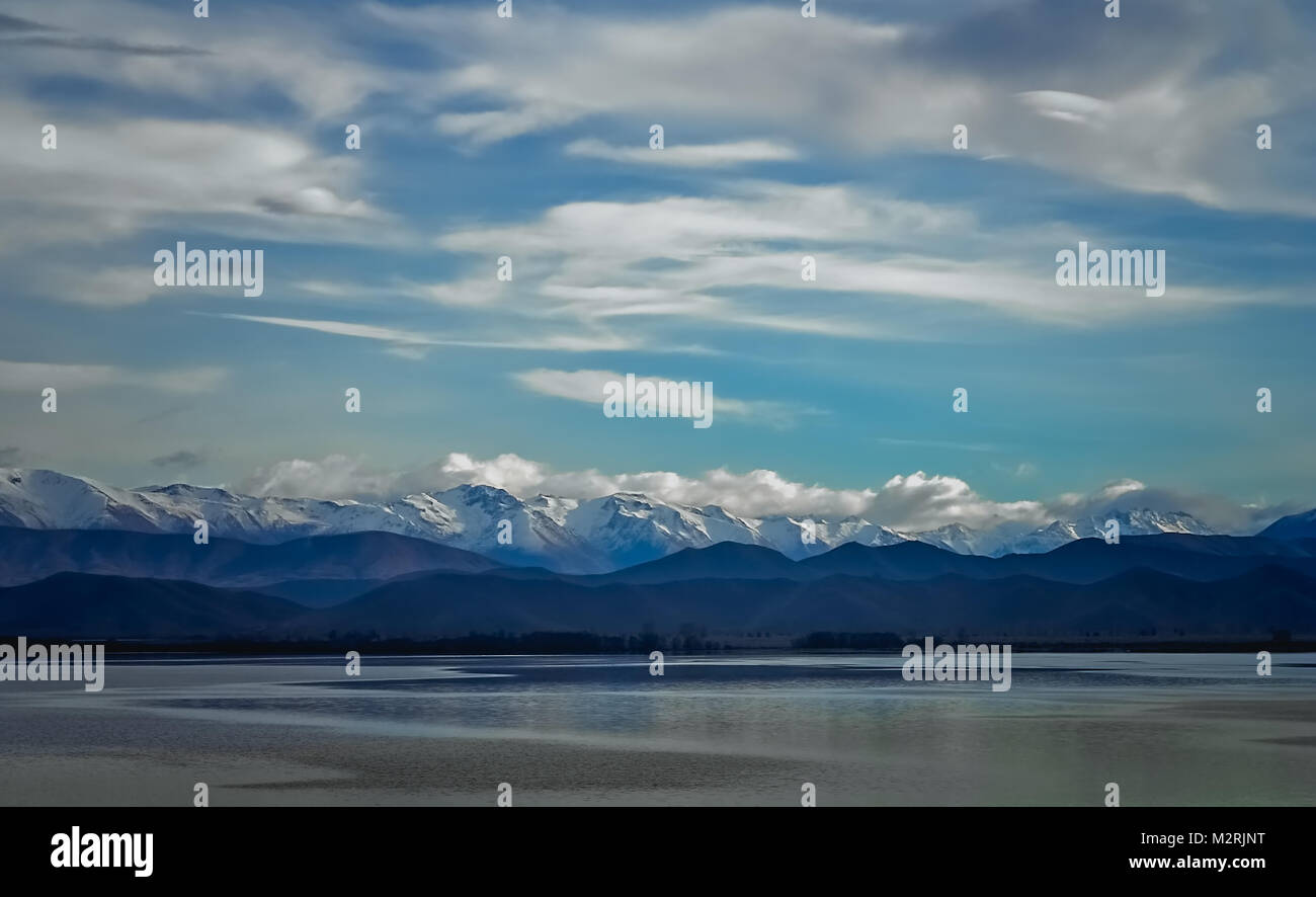 Stunning landscape views of Southern Alps and Lake Tekapo, Mackenzie ...