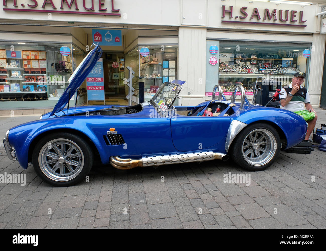 Retro Day in the streets of Gloucester. Classic motor vehicles and ...