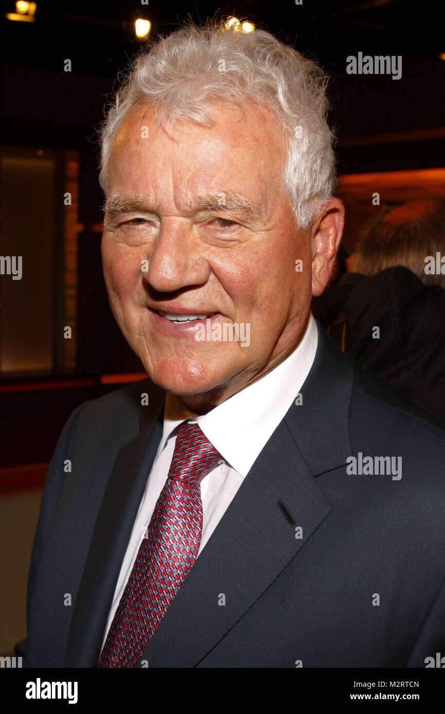 Team stronach hi-res stock photography and images - Alamy