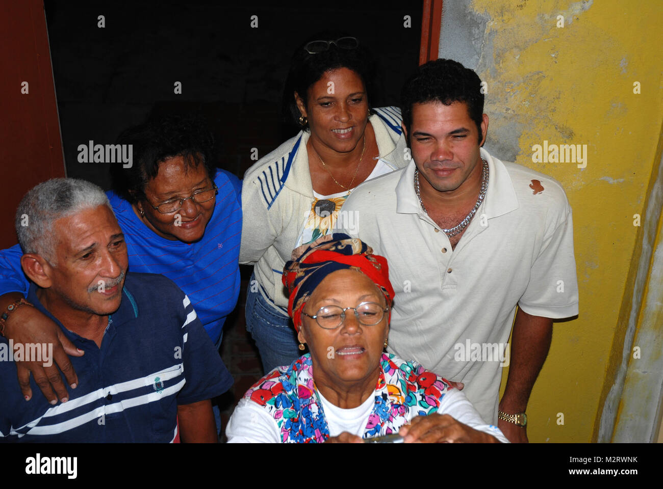 Cuba family extended hi-res stock photography and images - Alamy