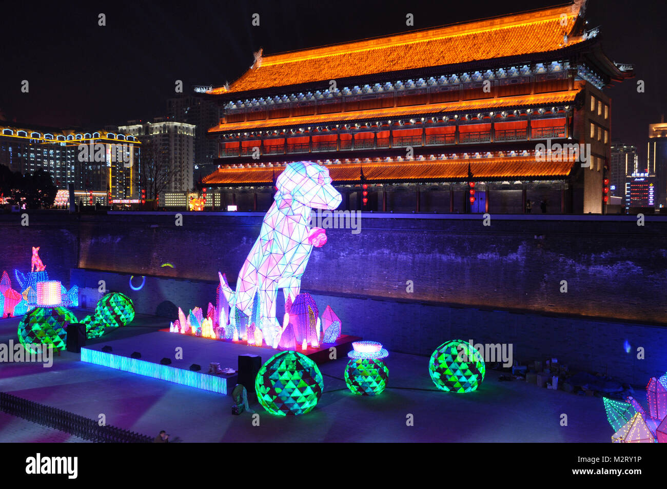 18 meter tall hi-res stock photography and images - Alamy