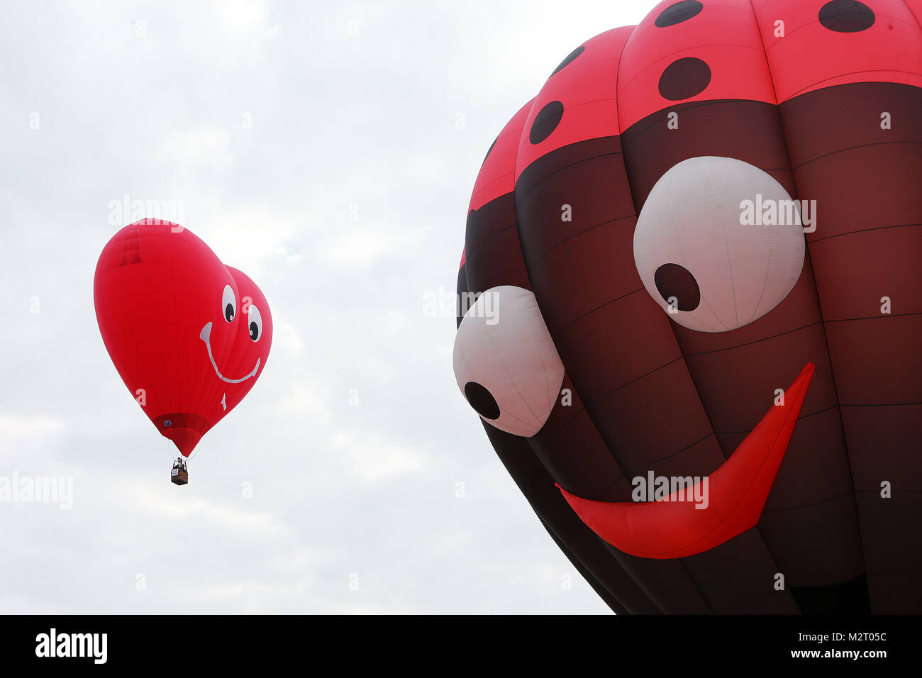 Pampanga, Philippines. 8th Feb, 2018. Hot air balloons rise during the ...