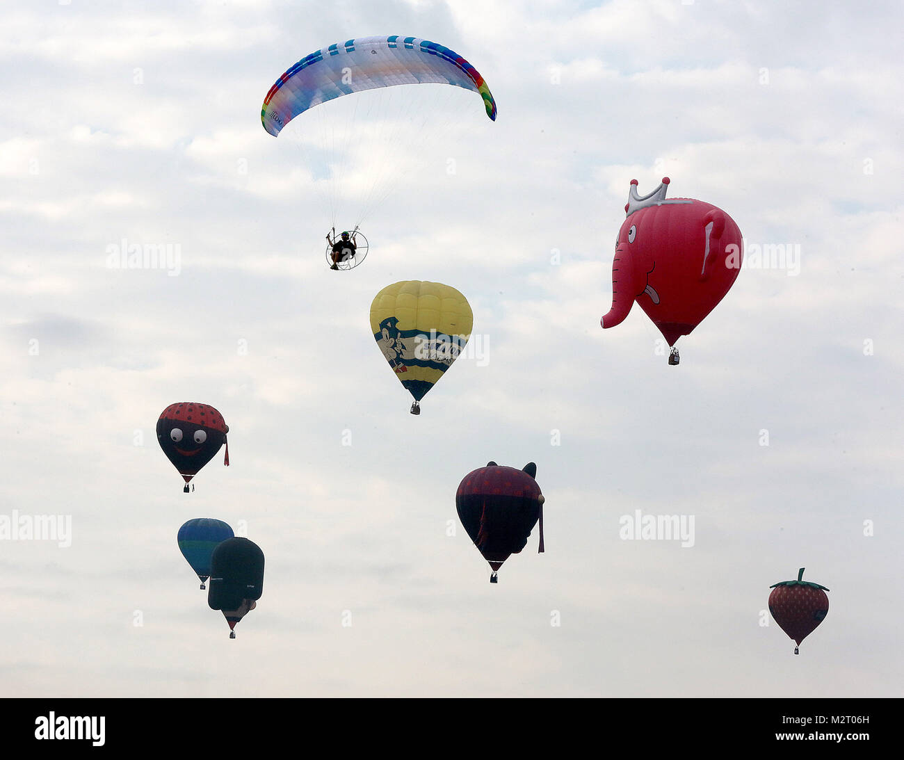 Pampanga, Philippines. 8th Feb, 2018. Hot air balloons rise during the ...