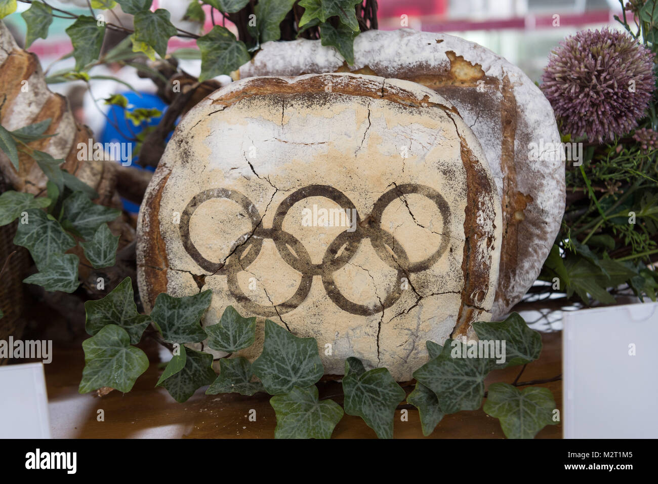 Gangneung, South Korea. 08th Feb, 2018. Bread marked with the Olympic ...