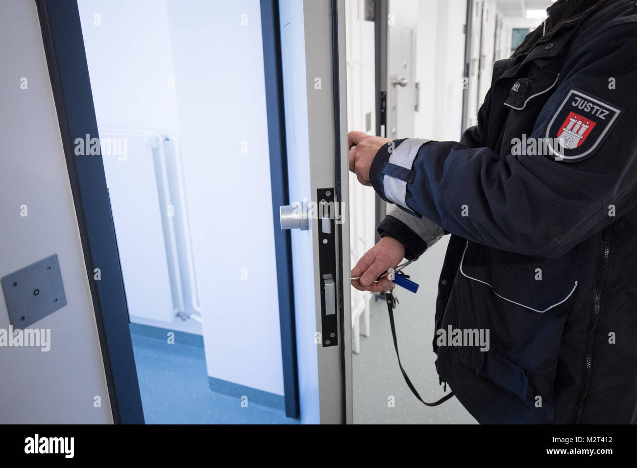 Hamburg, Germany. 08th Feb, 2018. A prison guard locking a cell's door ...