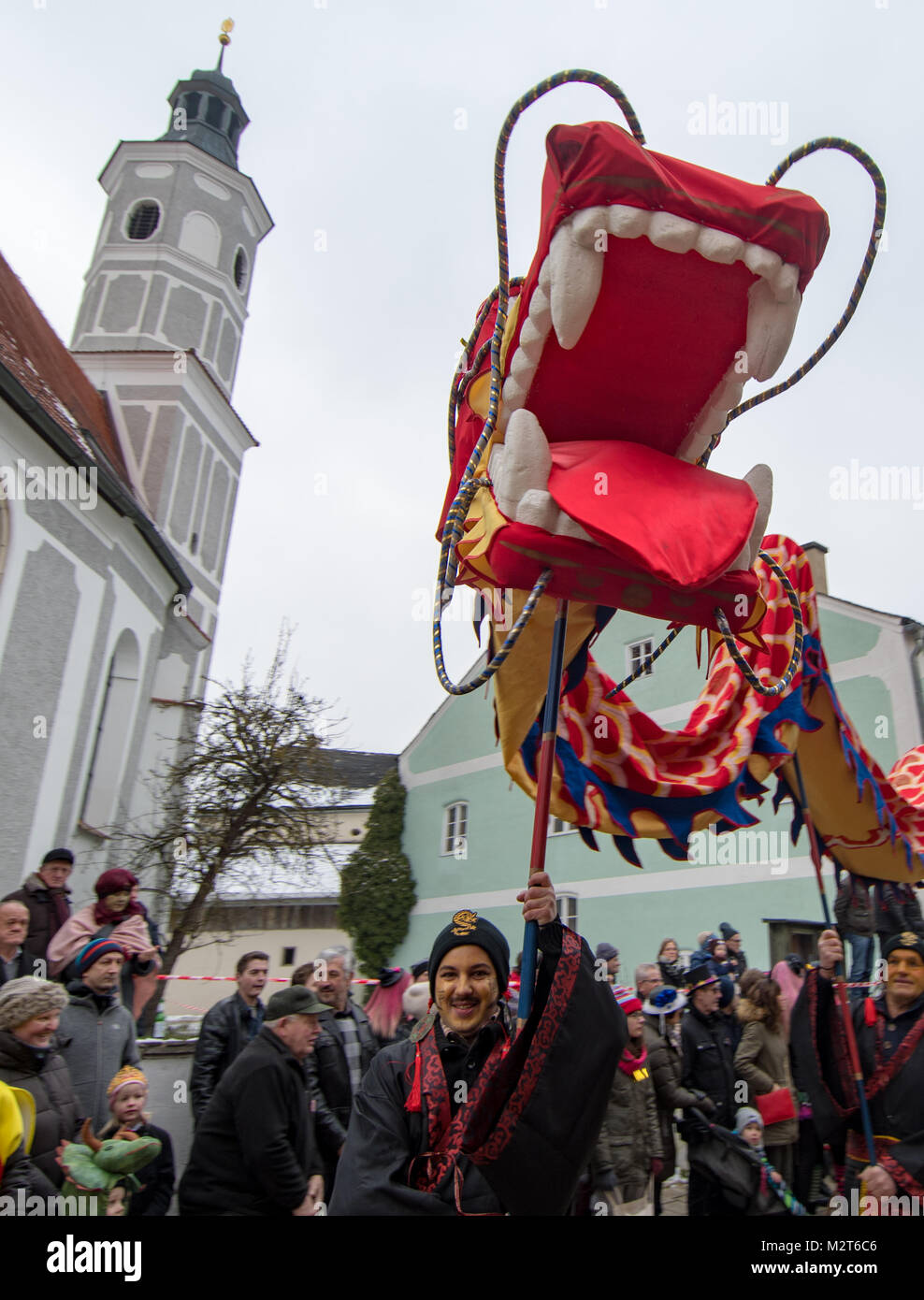 Dietfurt, Germany. 8th Feb, 2018. A group with a Chinese dragon attend ...
