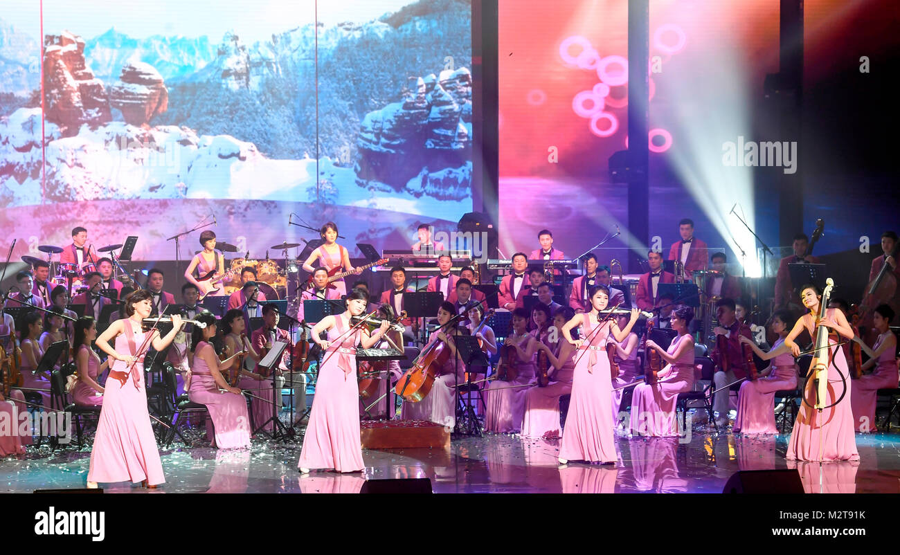 Members of the north korean samjiyon art troupe hi-res stock ...