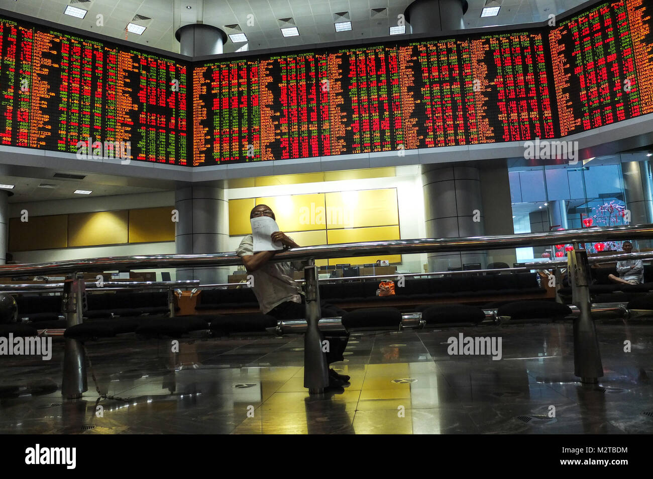 Stock market trading boards hi-res stock photography and images - Alamy