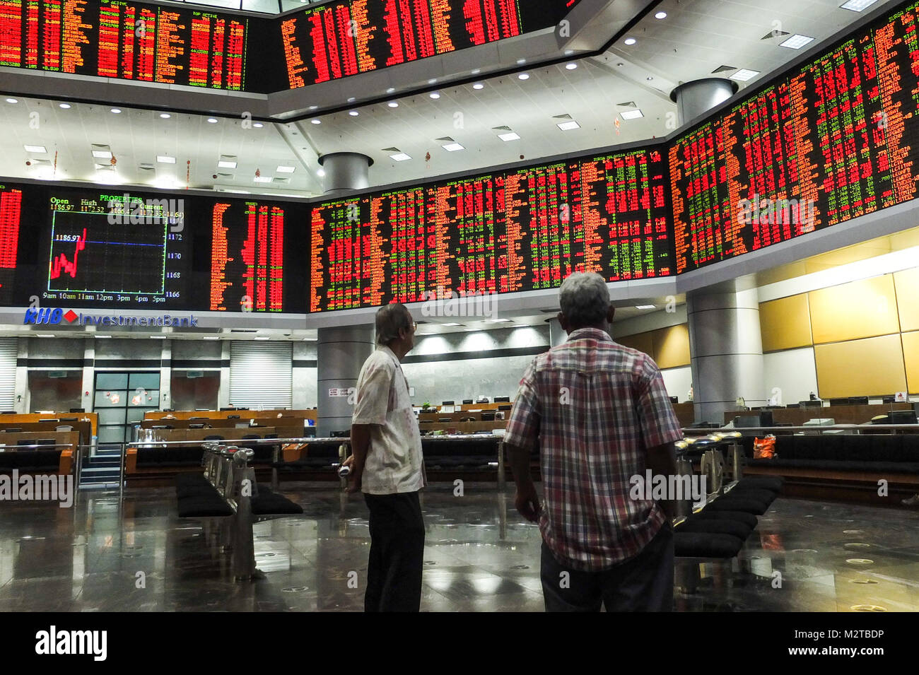 Stock market trading boards hi-res stock photography and images - Alamy
