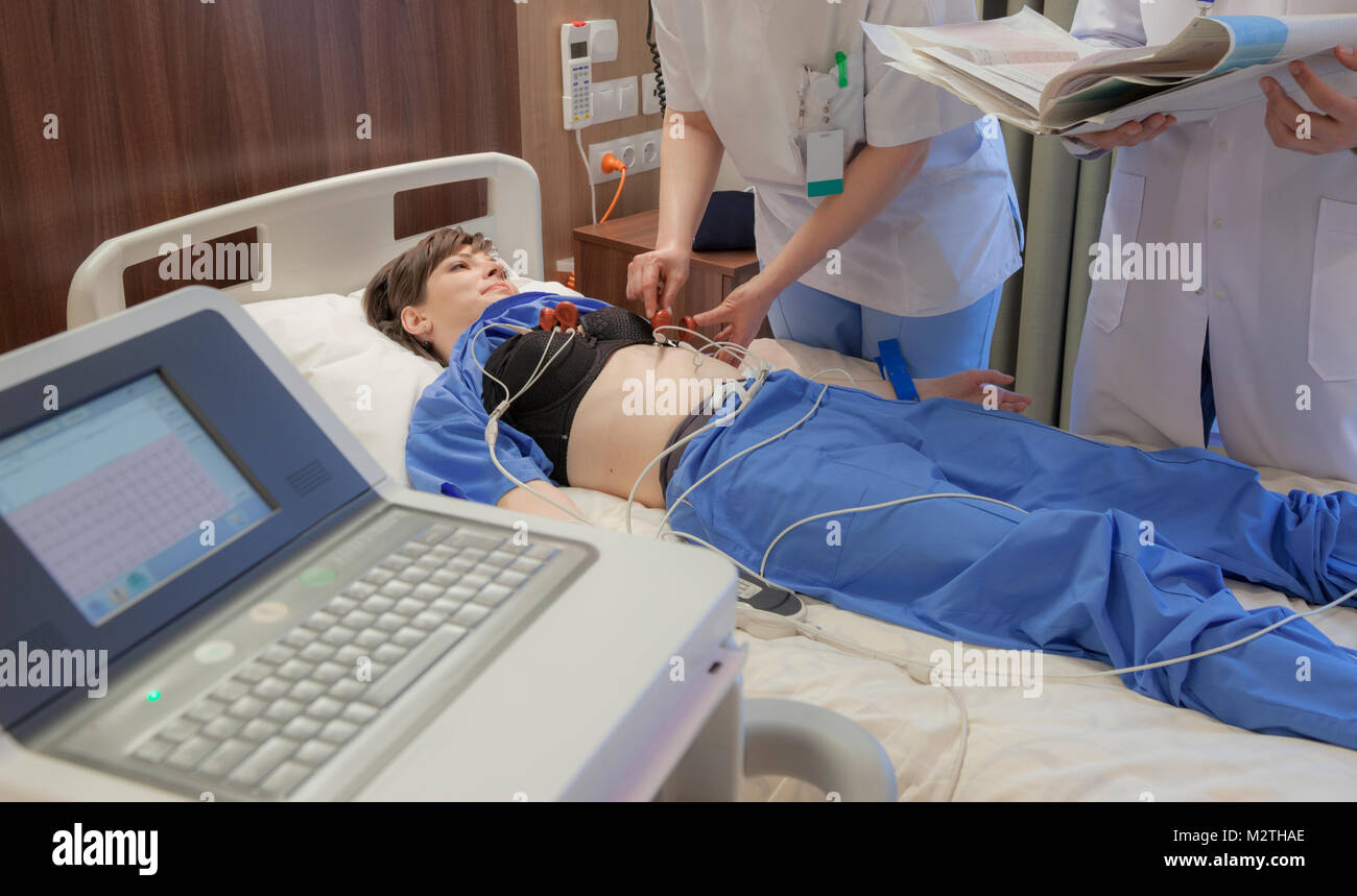 Doctor cardiogram patient hospital hi-res stock photography and images ...