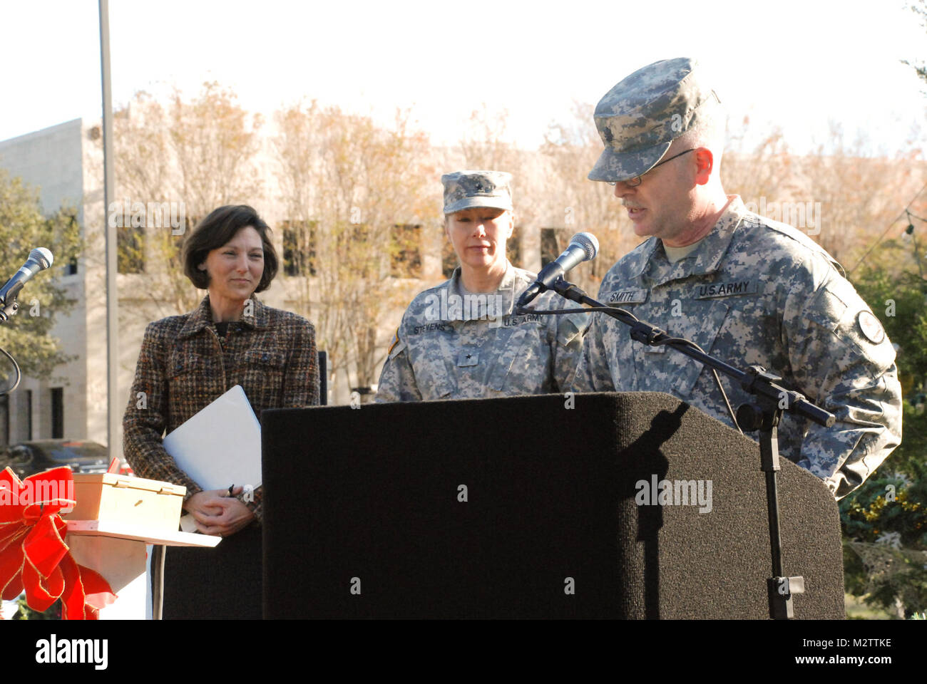 (U.S. Army Photo/ Laura Lopez) Tree Lighting Ceremony by Texas Military ...
