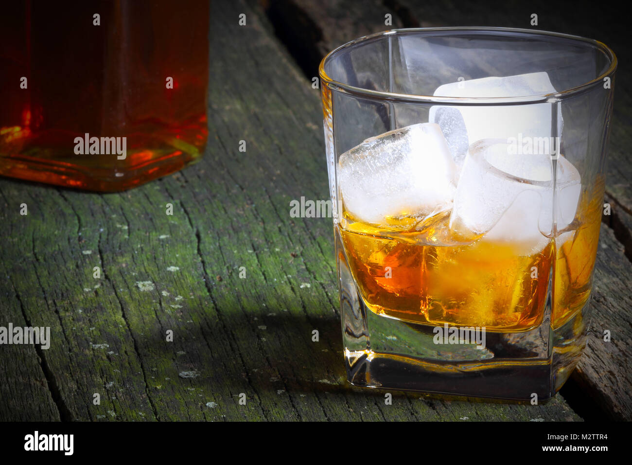 Whisky on the rocks hi-res stock photography and images - Alamy